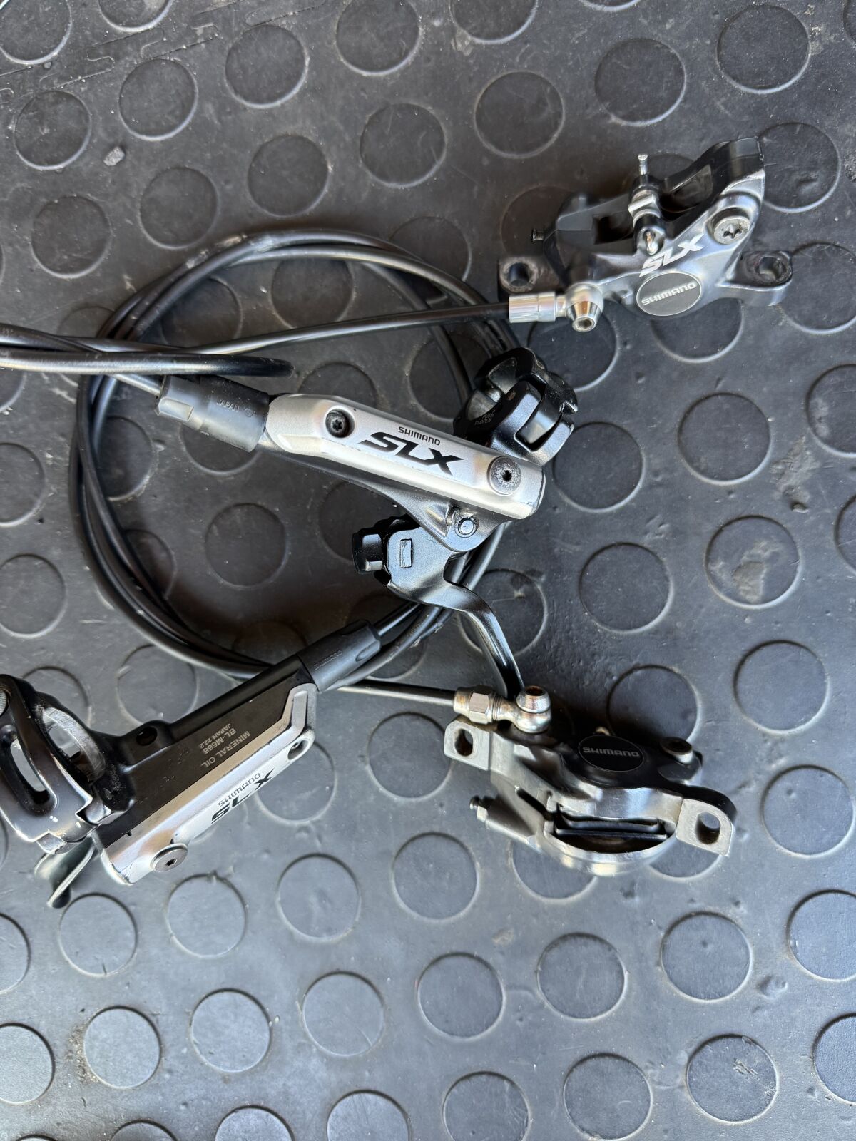 Shimano SLX Hydraulic Brakeset | Mountain Bike Brakes | Bike Hub