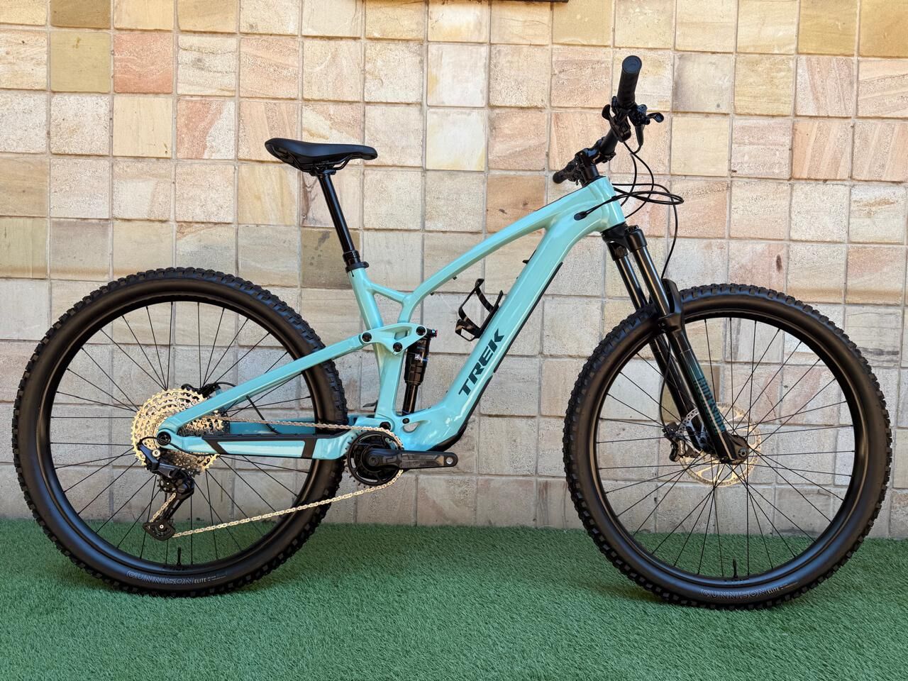 Trek Fuel EXE 5 Large | Dual Suspension Mountain E-Bikes | Bike Hub