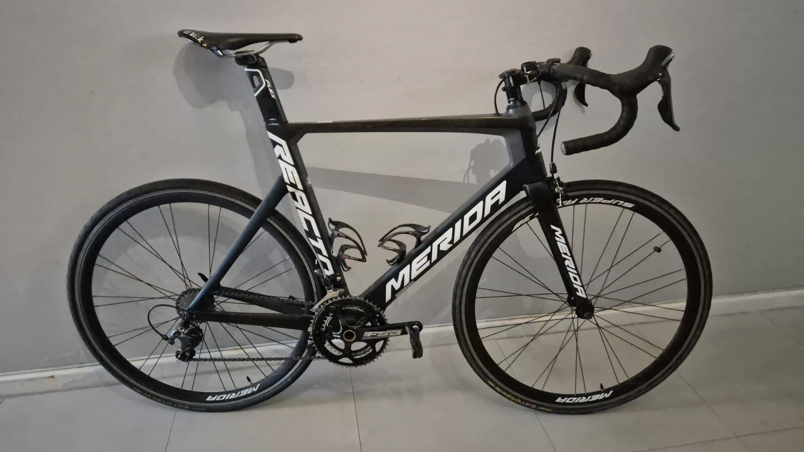 Merida Reacto Black and White | Road Bikes | Bike Hub