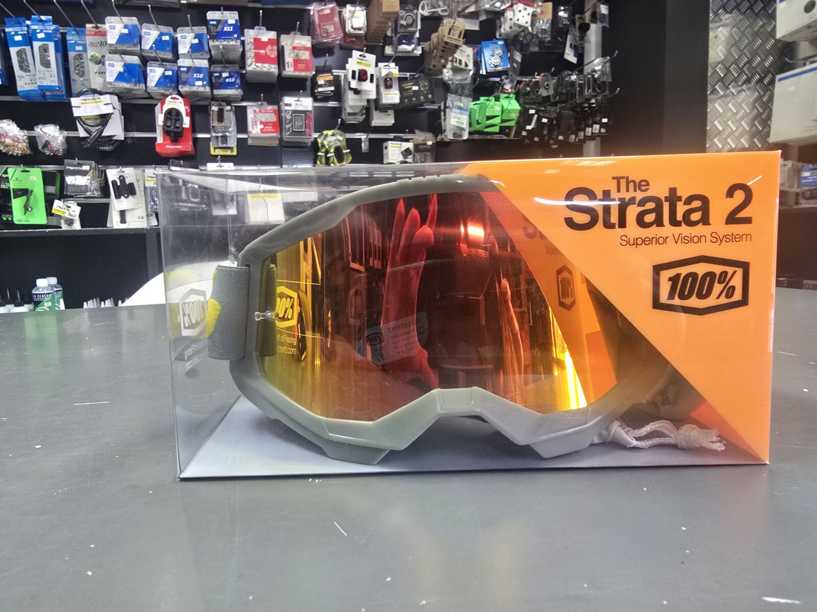 100% Strata | Eyewear | Bike Hub