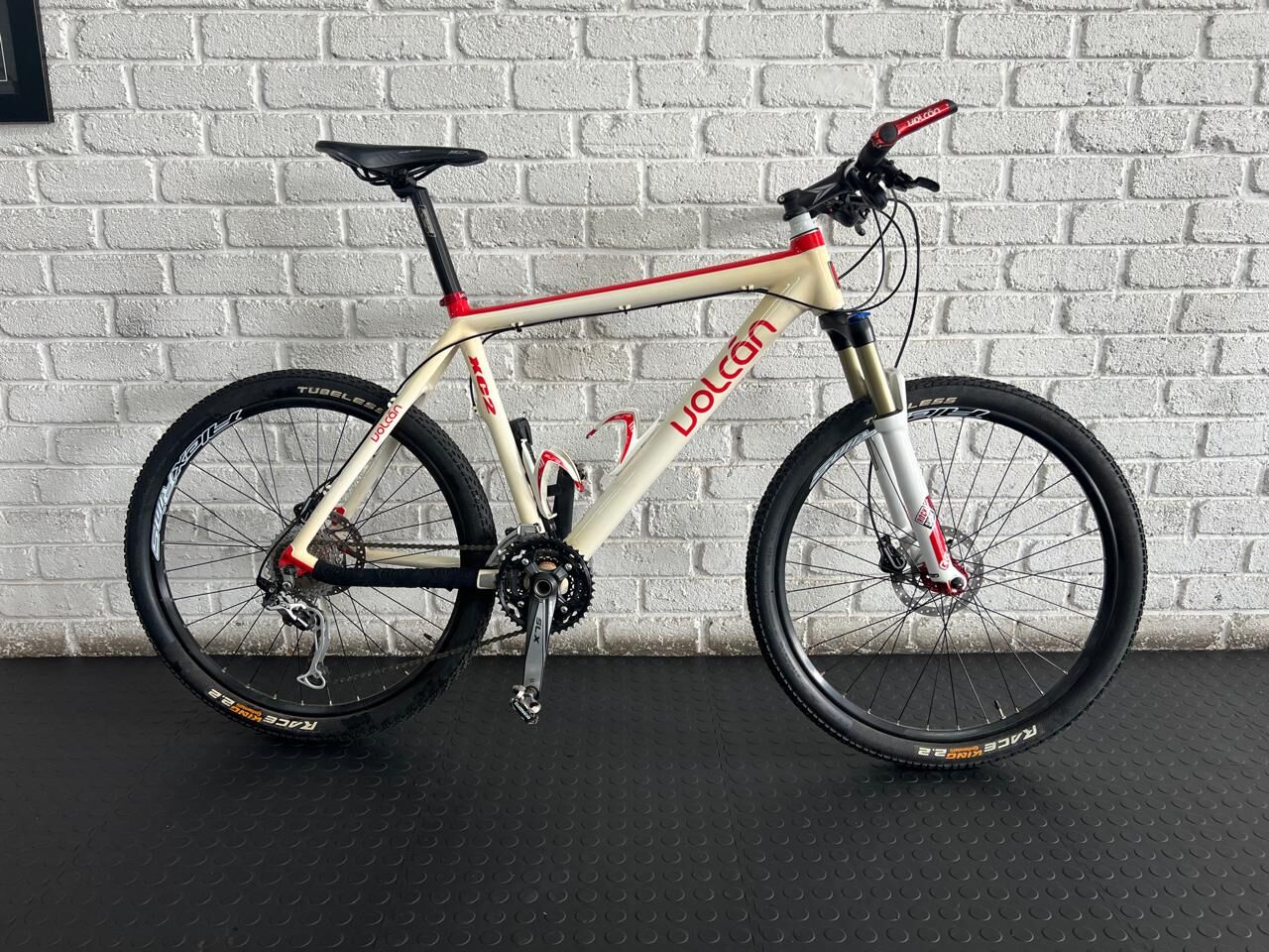 Volcan XC2 Carbon Hardtail 26 inch | Hardtail Mountain Bikes | Bike Hub