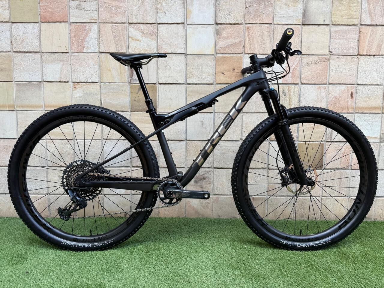 Trek Supercaliber 9.8 Medium | Dual Suspension Mountain Bikes | Bike Hub