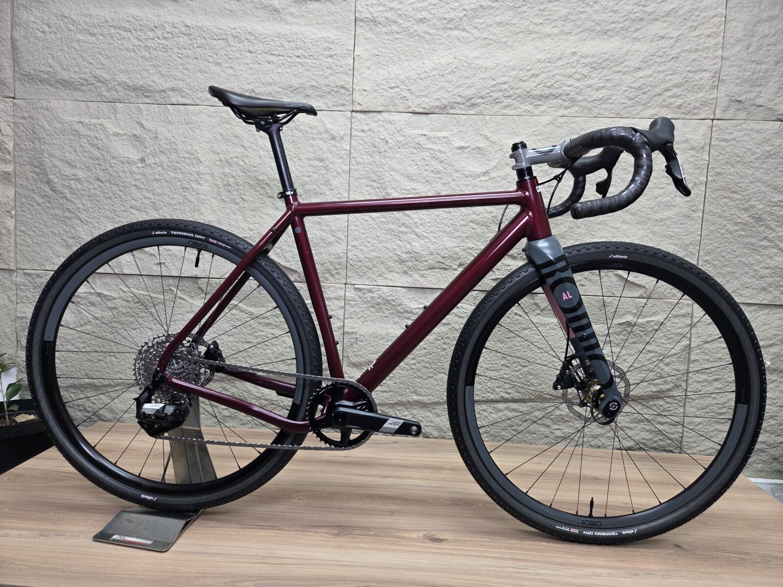 RONDO RUUT (M) **SOLD** | Gravel Bikes | Bike Hub