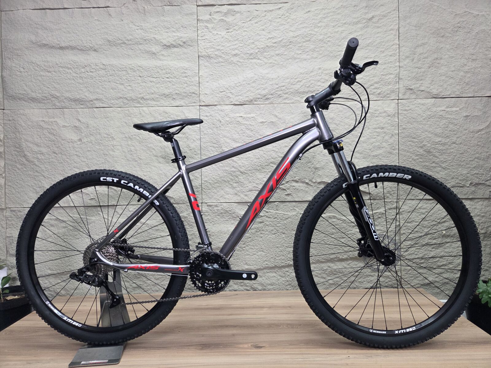 Axis A70 (XL) **HYDRAULIC BRAKES** | Hardtail Mountain Bikes | Bike Hub
