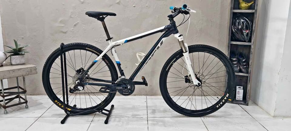 Trek X-Caliber MTB L | Hardtail Mountain Bikes | Bike Hub