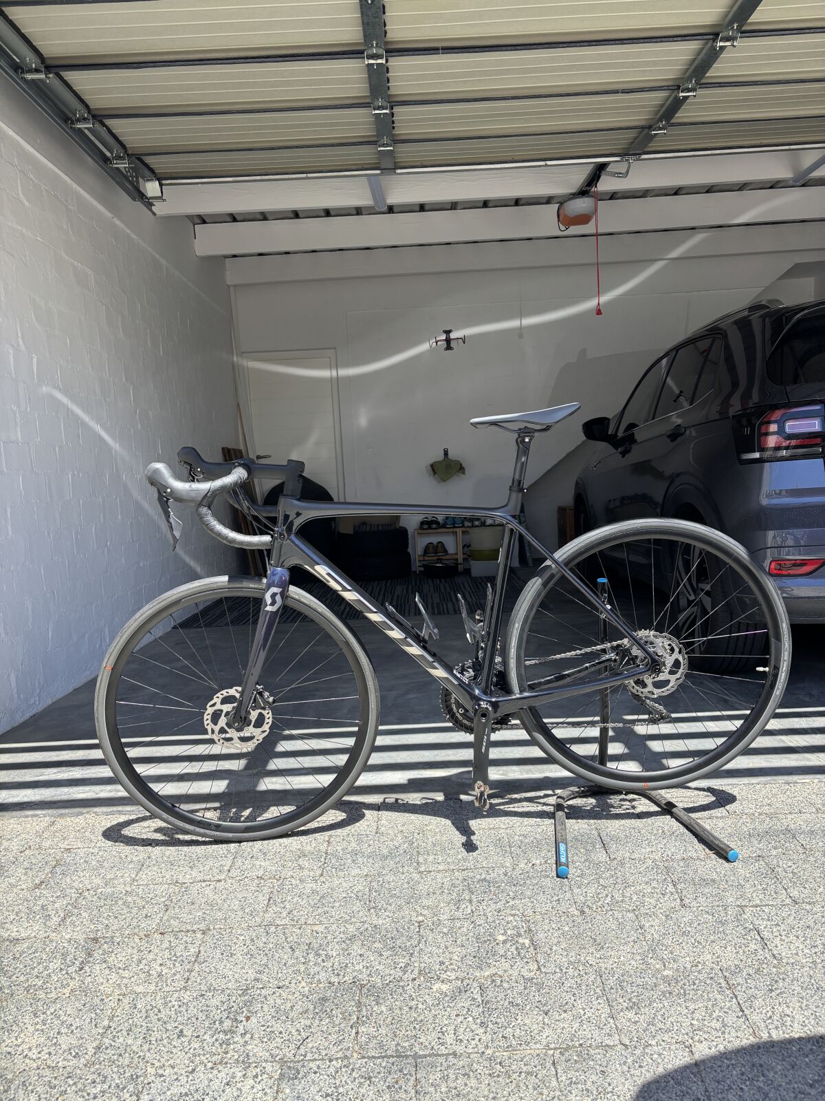 Scott Addict 20 Disc - 2021 | Road Bikes | Bike Hub