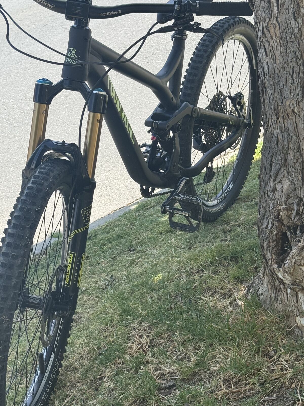 Commencal Meta AM | Dual Suspension Mountain Bikes | Bike Hub