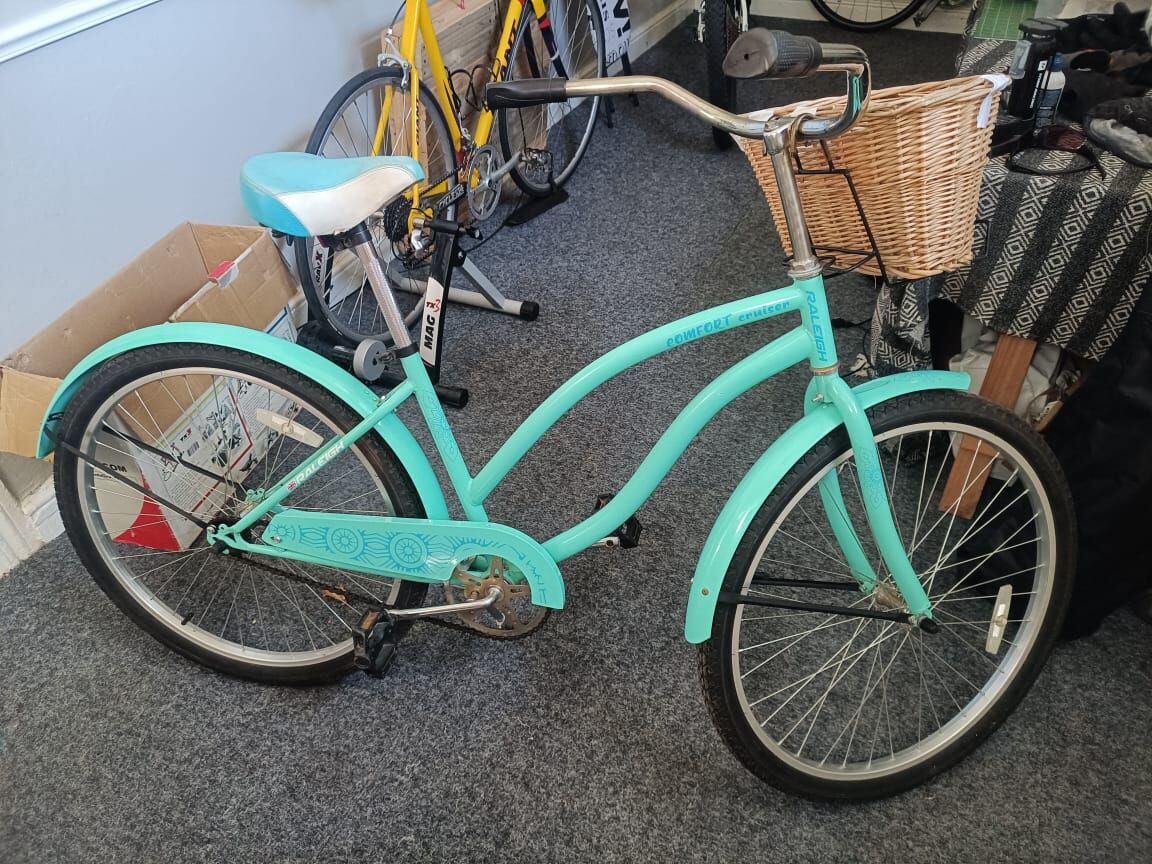 Raleigh Comfort Cruiser with basket | Commuter Bikes | Bike Hub