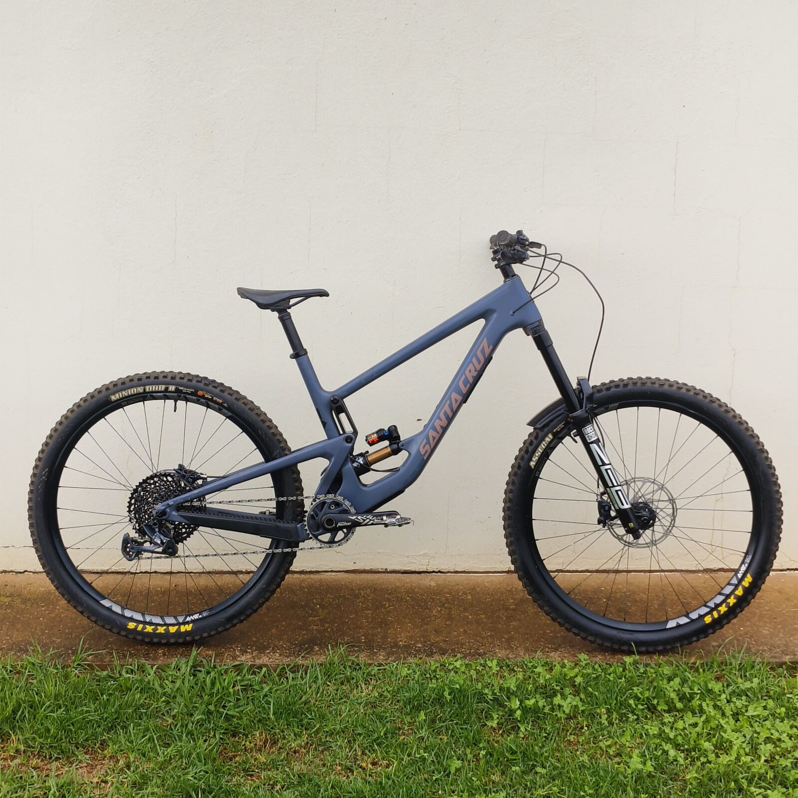 Santa Cruz Megatower CC | Dual Suspension Mountain Bikes | Bike Hub