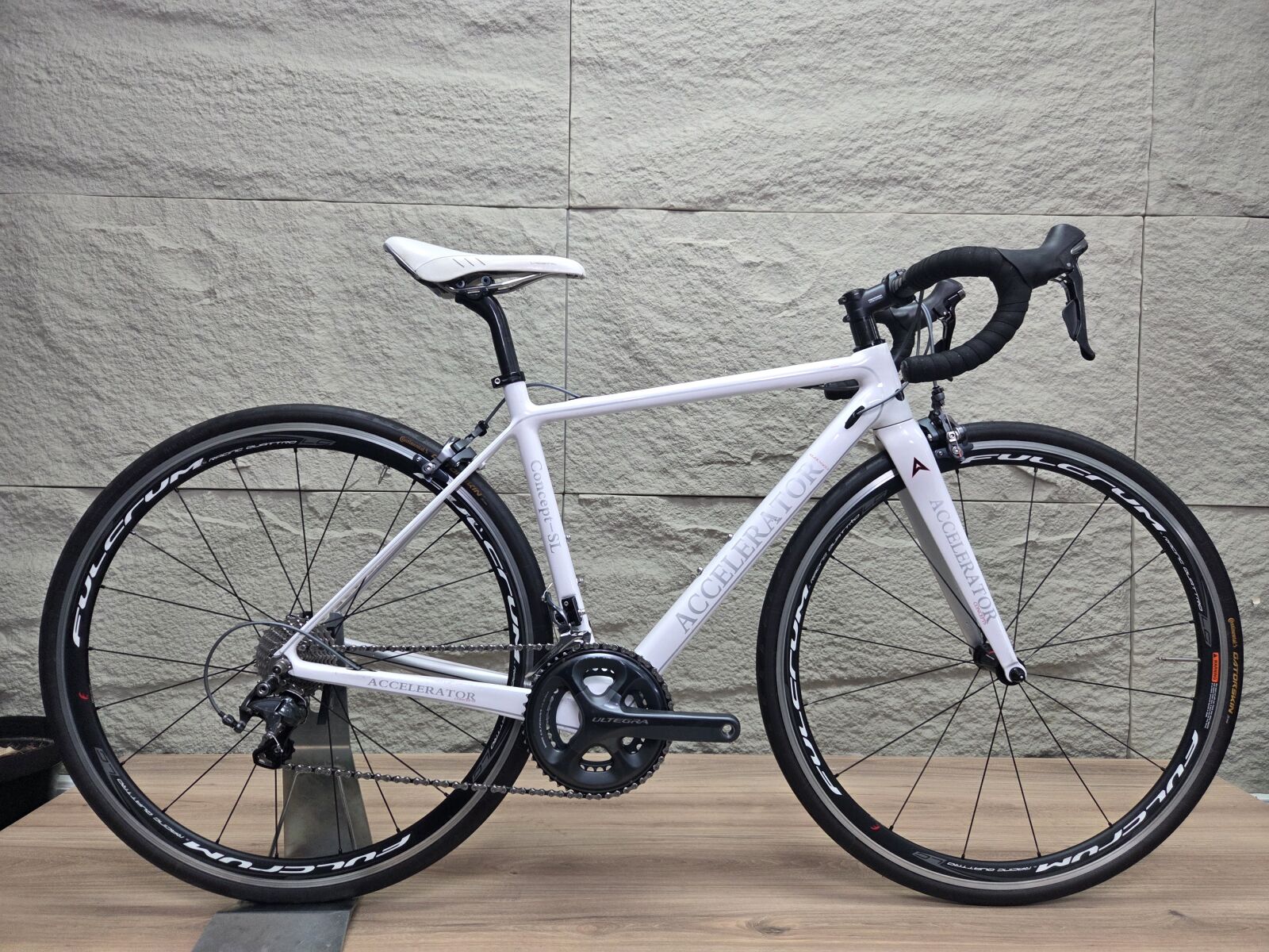 Accelerator Concept SL (52cm) *CARBON-ULTEGRA* | Road Bikes | Bike Hub
