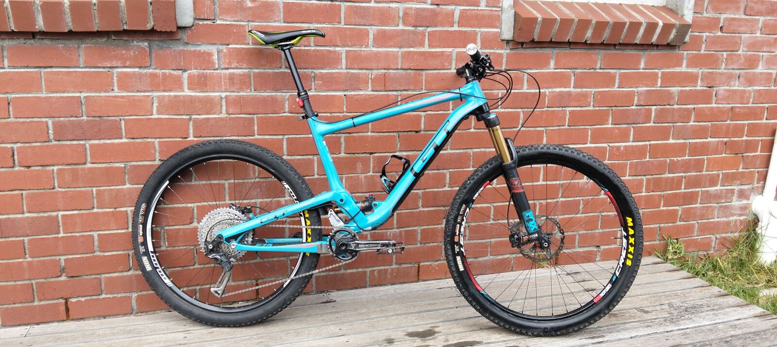 GT Helion Carbon Pro NEON colourway, Kashima shock | Dual Suspension ...