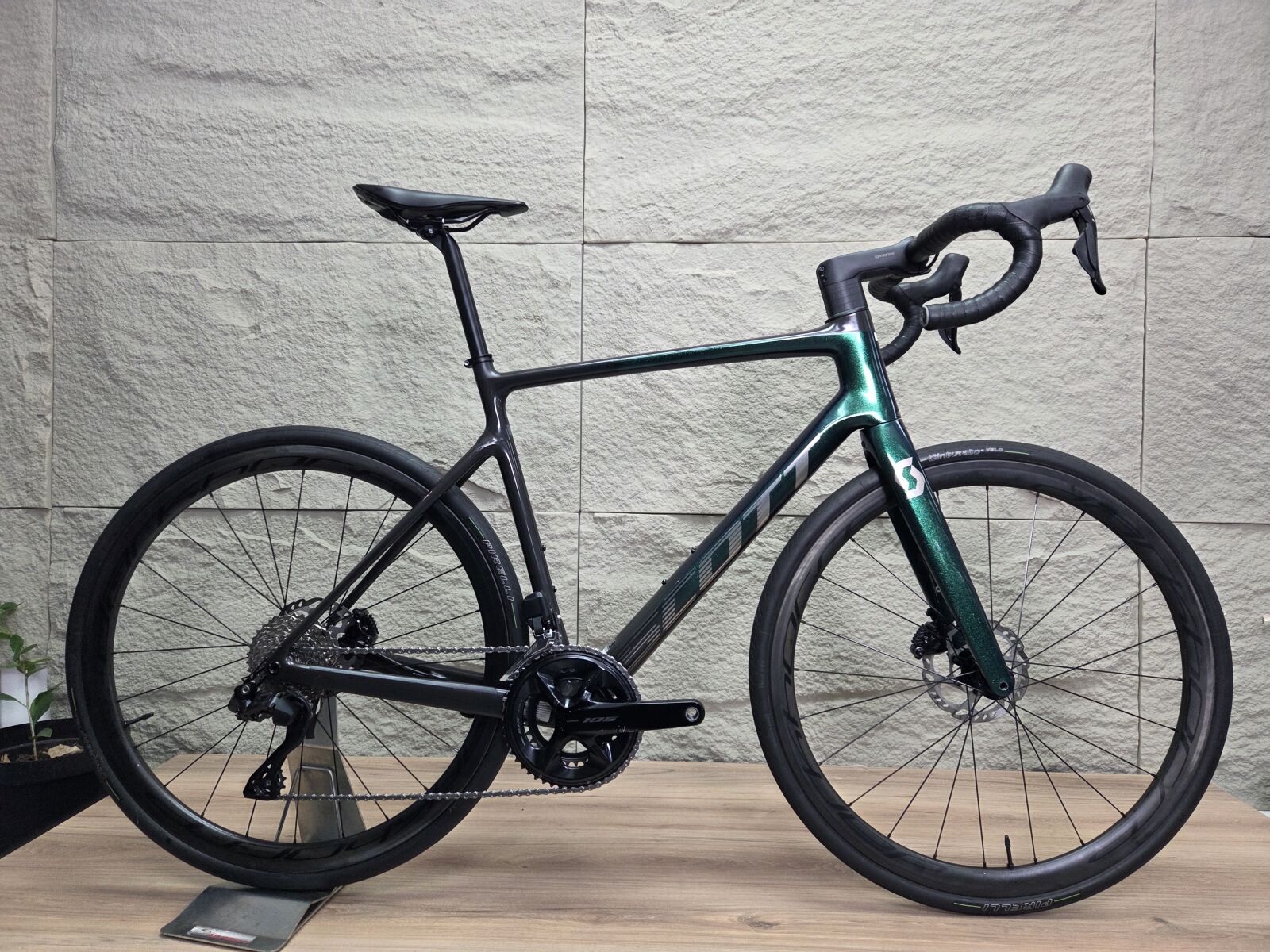 Scott Addict 20 (L) **SOLD** | Road Bikes | Bike Hub