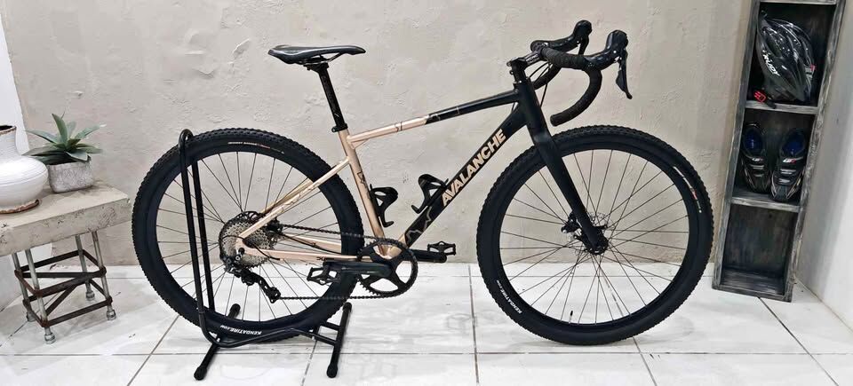 Avalanche Dust Upgraded Gravel bike M | Gravel Bikes | Bike Hub