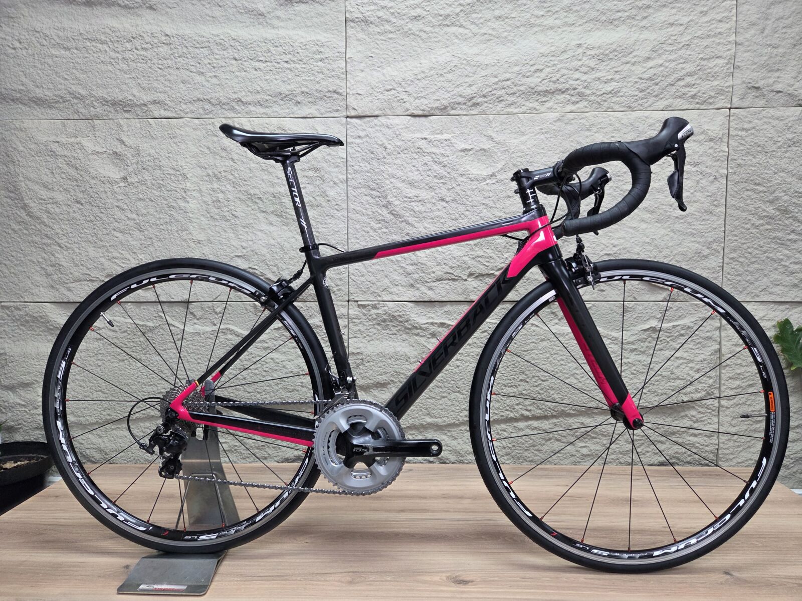 Silverback Stella 2.0 (50cm) **CARBON-11SPD** | Road Bikes | Bike Hub
