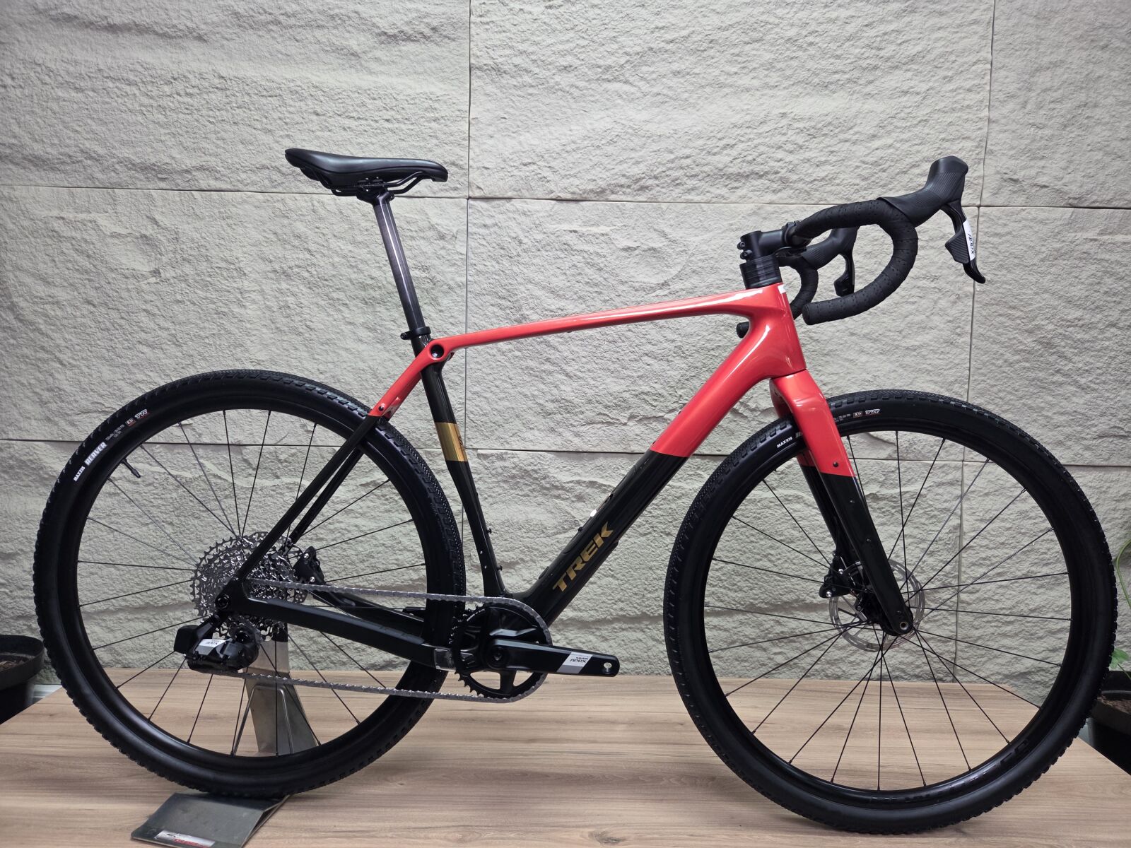 TREK CHECKPOINT SL5 (L) **2026-Carbon-AXS-12SPD* | Gravel Bikes | Bike Hub