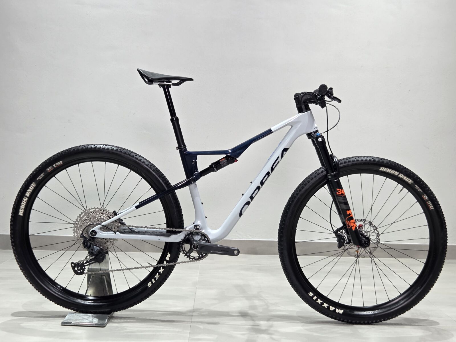ORBEA OIZ M30 (M) **2024-Carbon-FOX** | Dual Suspension Mountain Bikes ...