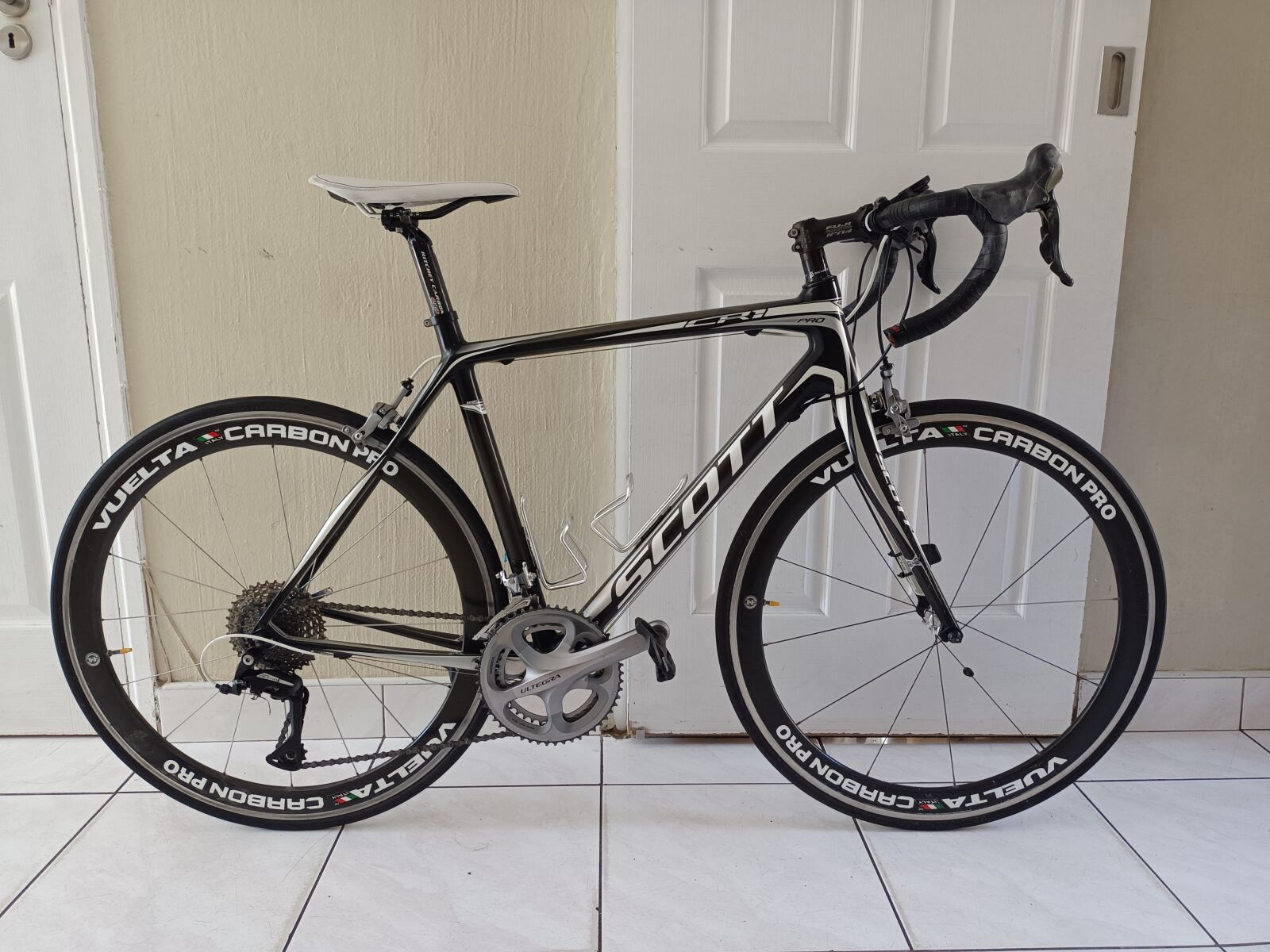 Scott CR1 Full Carbon Road Bike | Road Bikes | Bike Hub