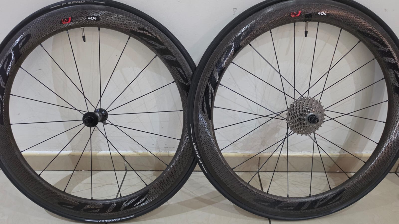 Zipp 404 Firecrest Clinchers | Road Bike Wheels | Bike Hub