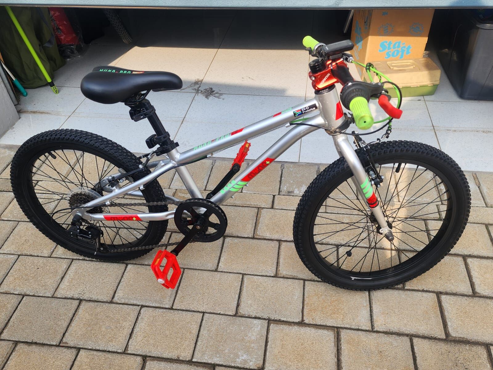 20" Muna+Pro Unisex Boys/Girls mountain bike | Kids Bikes | Bike Hub