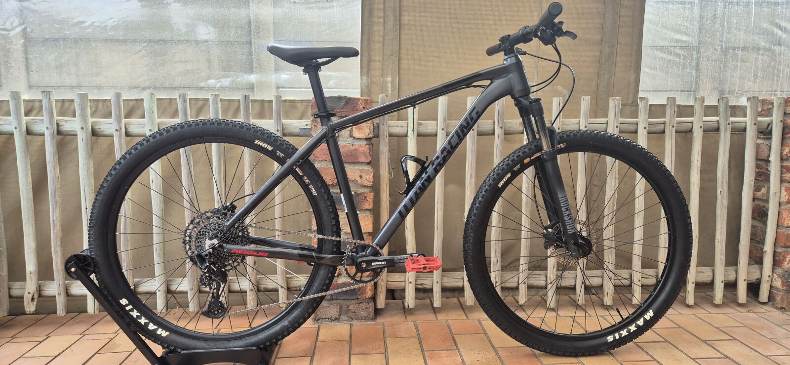 Titan Rouge Dash (L) | Hardtail Mountain Bikes | Bike Hub